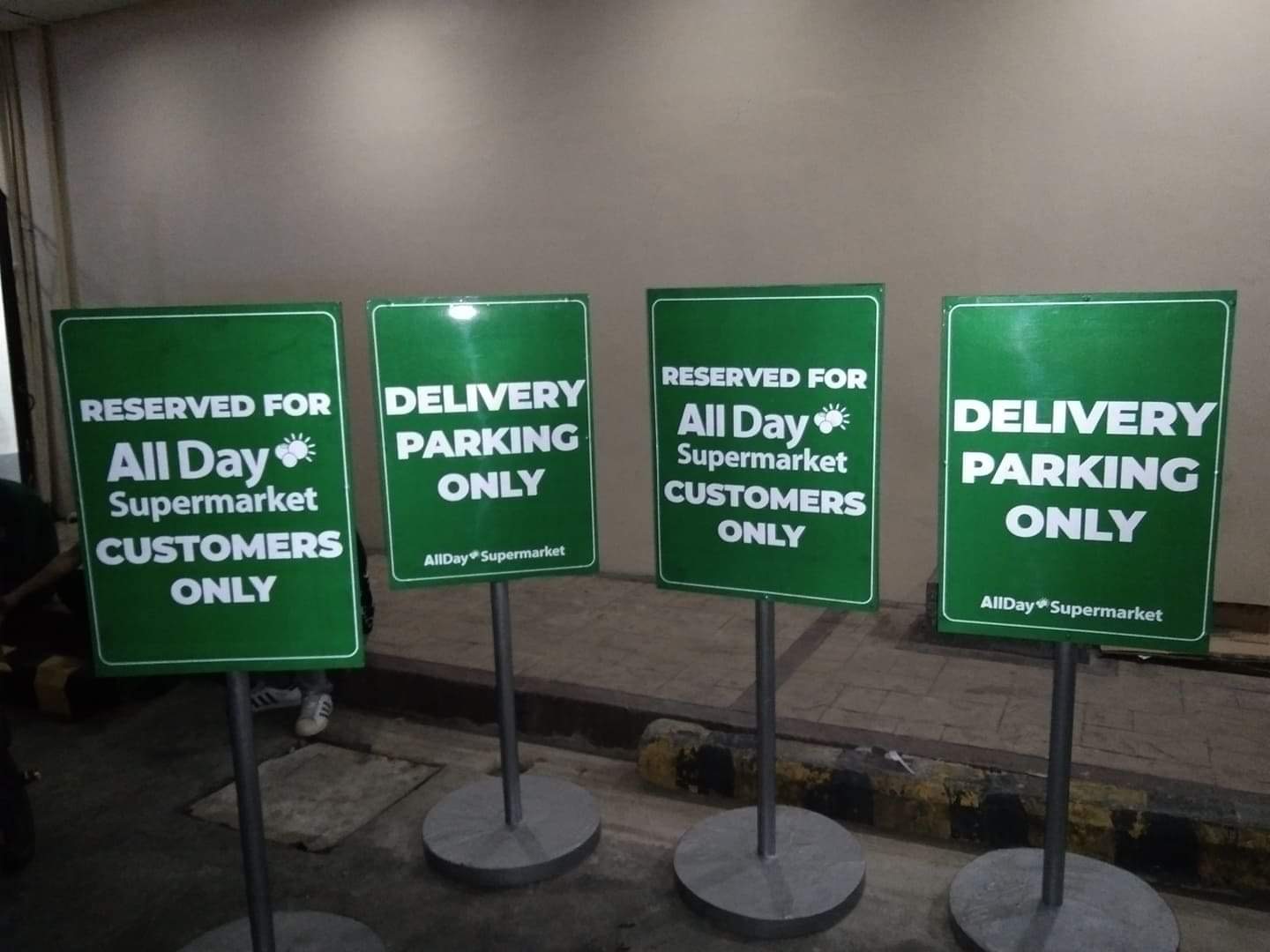 Directional Parking Signs - Lnd Signs and Ads